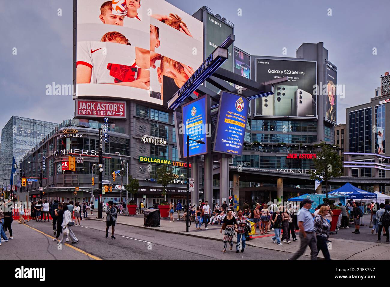 Yonge Dundas Square Toronto Stock Photo - Alamy