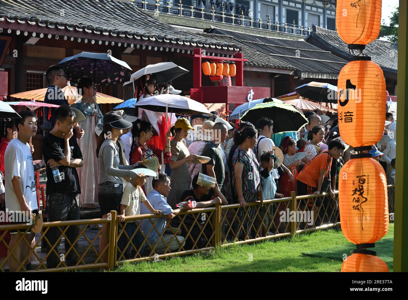 People visit Tangcheng scenic spot in Xiangyang City, central China's ...
