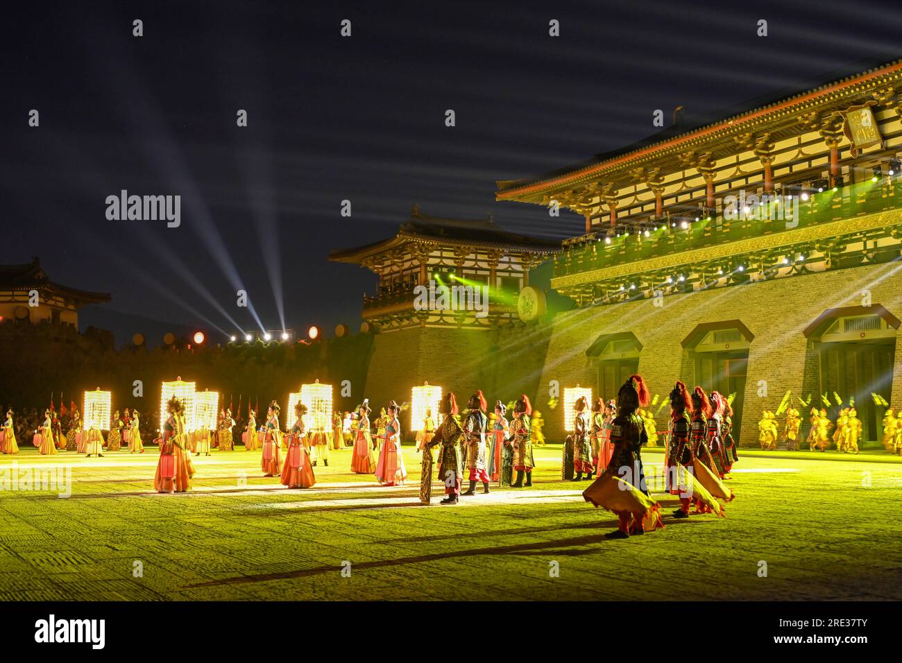 People visit Tangcheng scenic spot in Xiangyang City, central China's ...