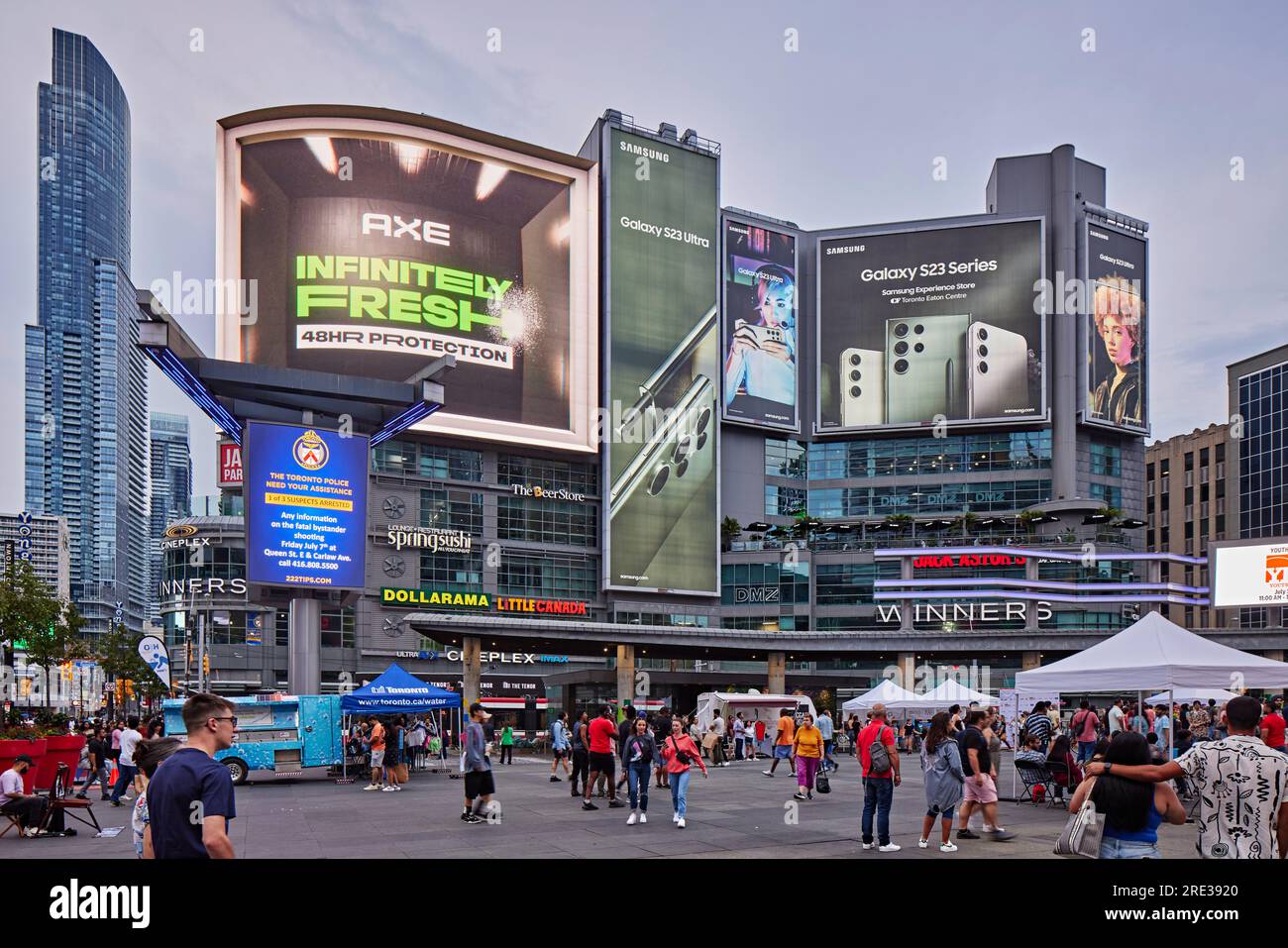Yonge Dundas Square Toronto Stock Photo - Alamy