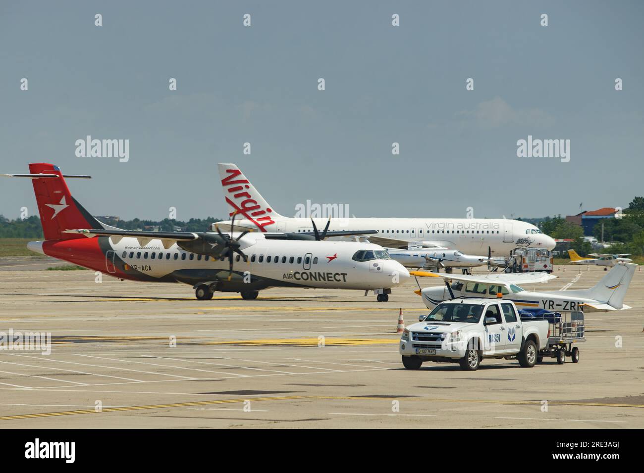 Airconnect aircraft hi-res stock photography and images - Alamy