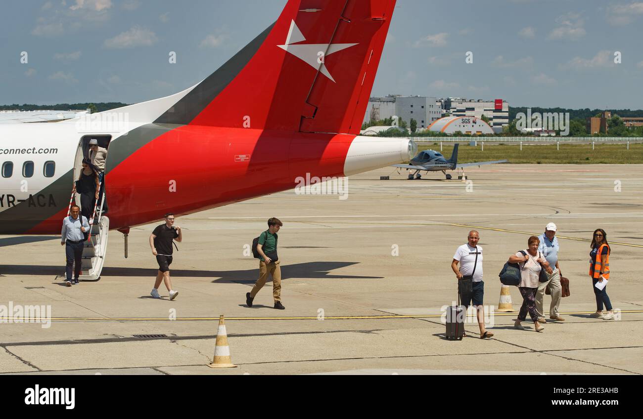 Airconnect aircraft hi-res stock photography and images - Alamy