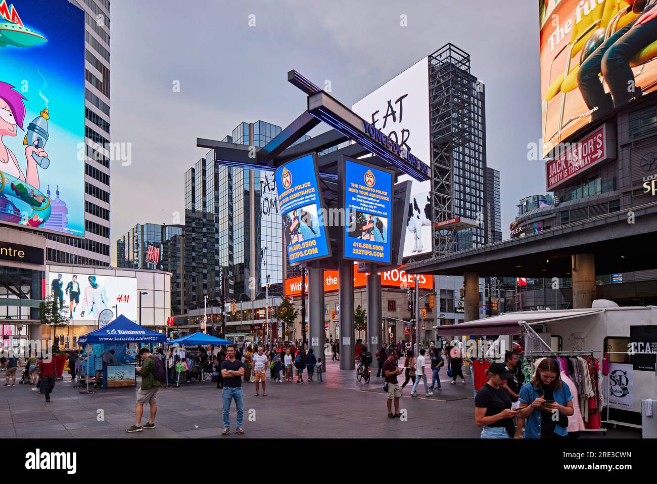 Yonge Dundas Square Toronto Stock Photo - Alamy