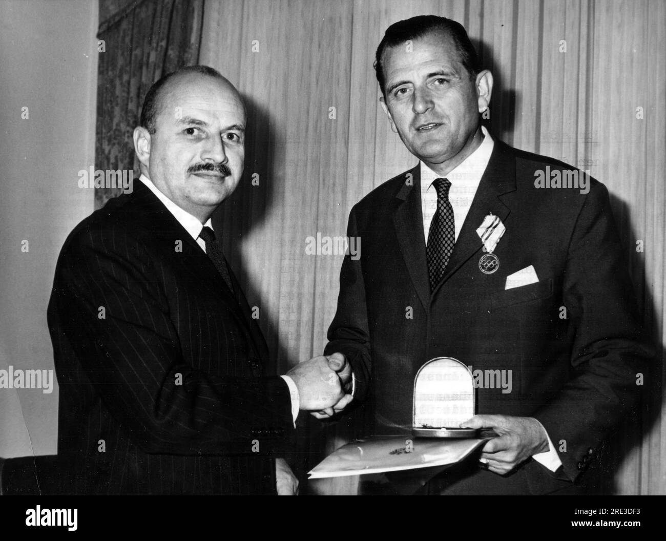 1960s olympic hockey hi-res stock photography and images - Alamy