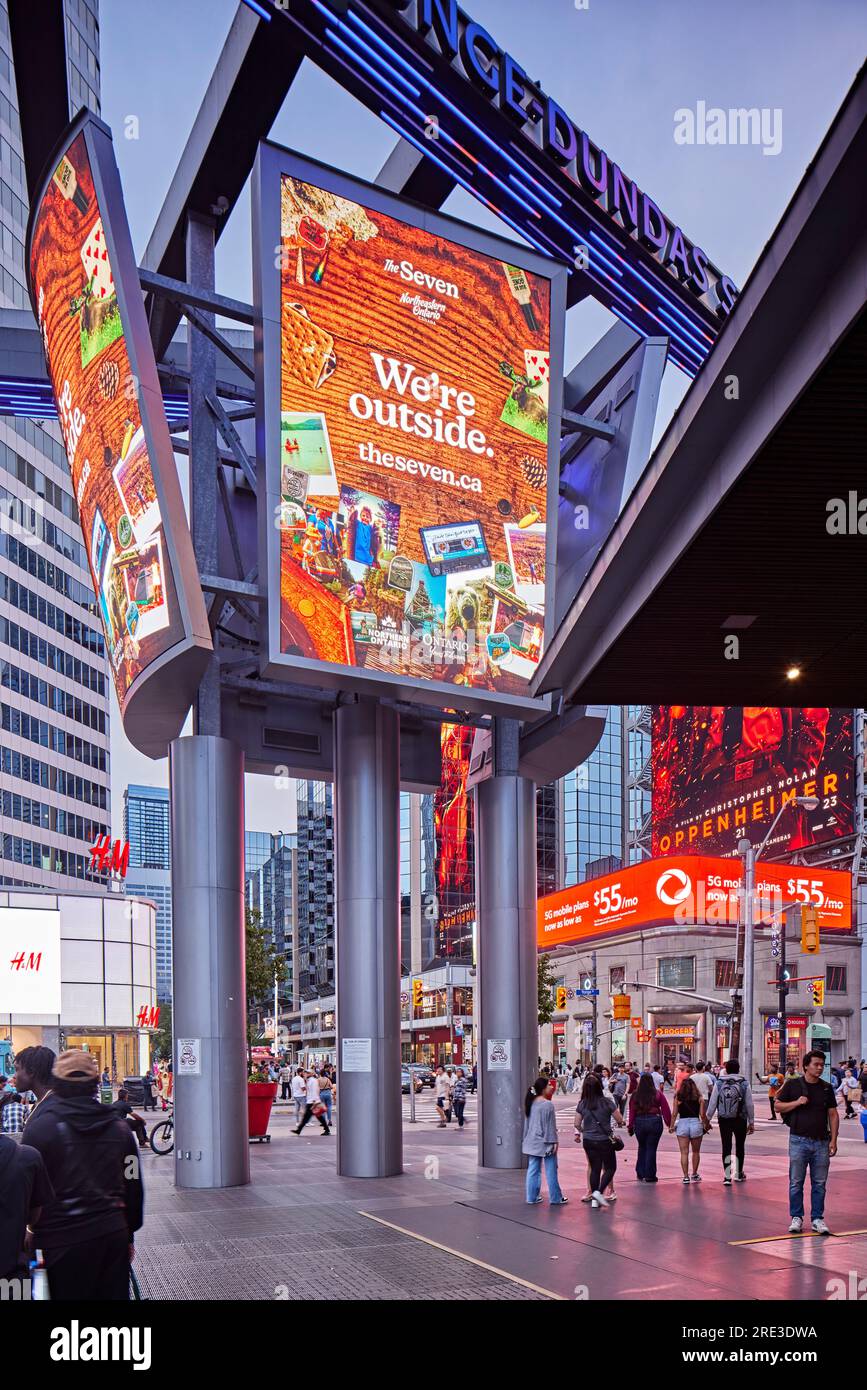 Yonge Dundas Square Toronto Stock Photo - Alamy