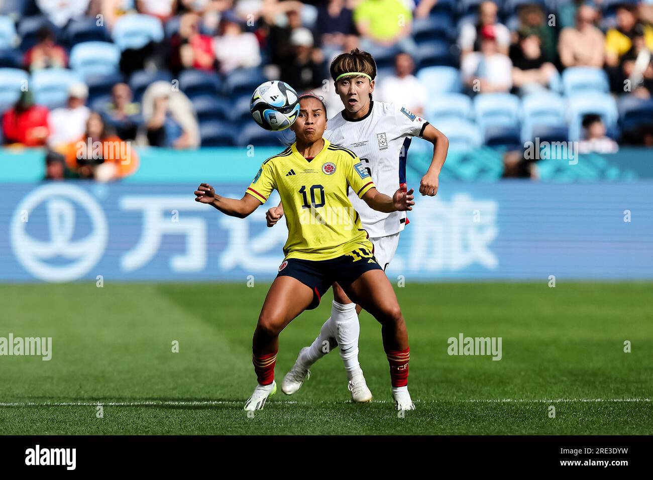 SYDNEY, AUSTRALIA - JULY 25: Leicy Santos of Colombia controls the ball ...