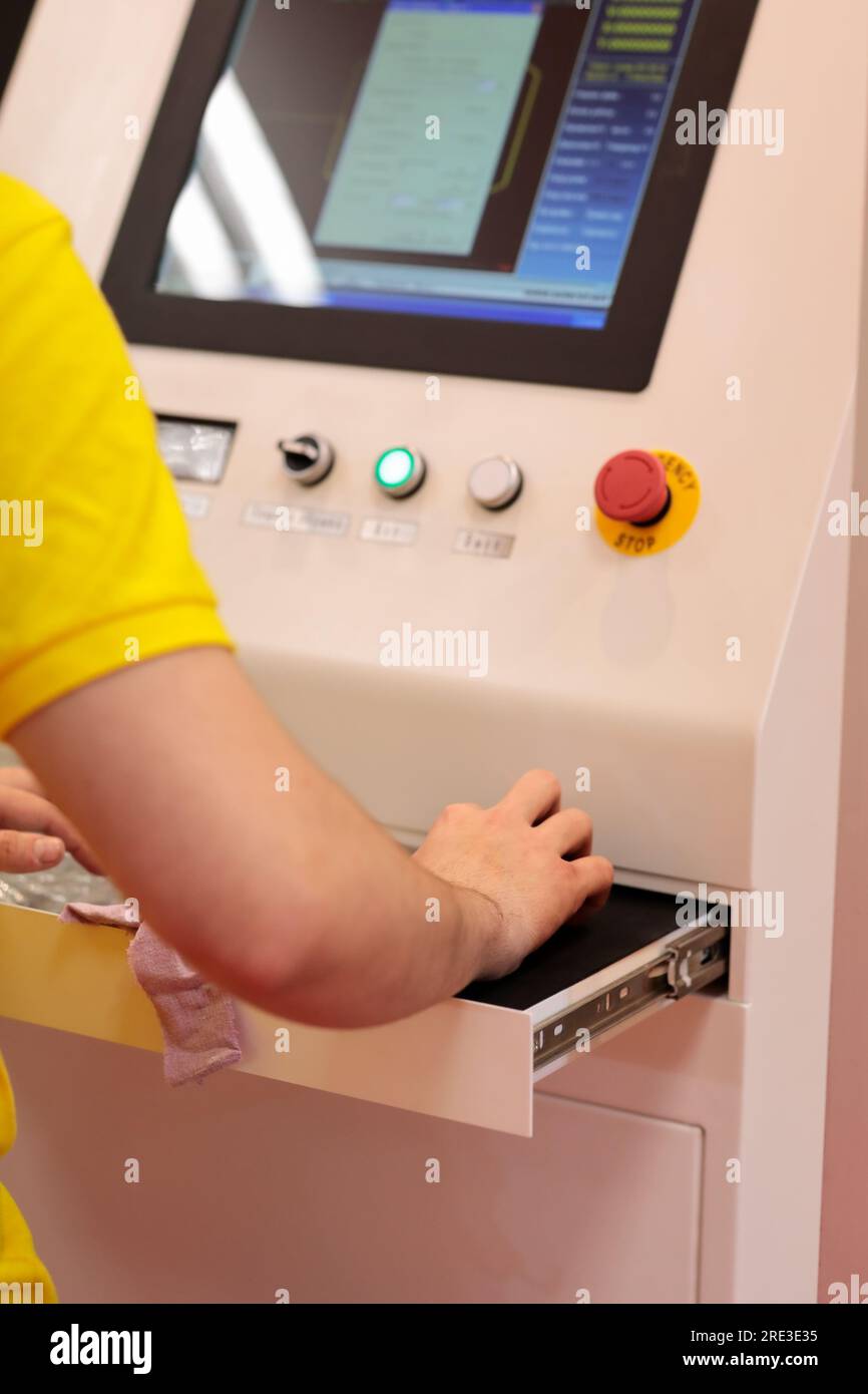 Person operating computer mouse hi-res stock photography and images - Alamy