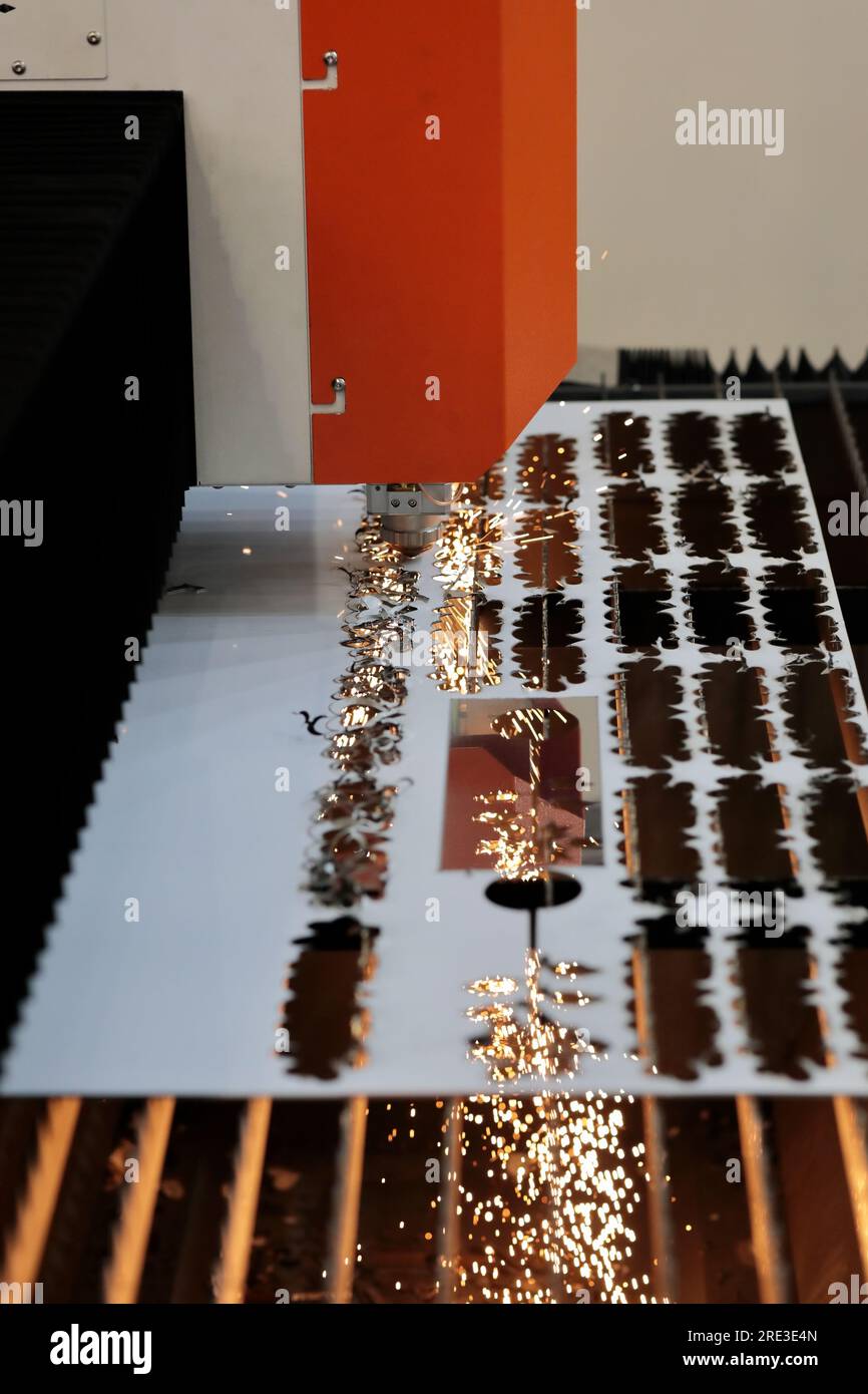 Steel sheet process with CNC laser cutting machine. Selective focus ...