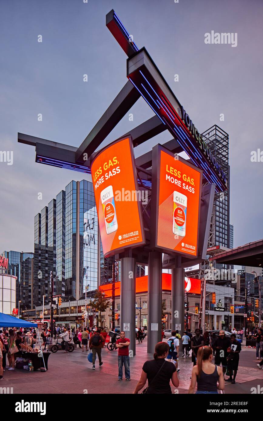 Yonge Dundas Square Toronto Stock Photo - Alamy