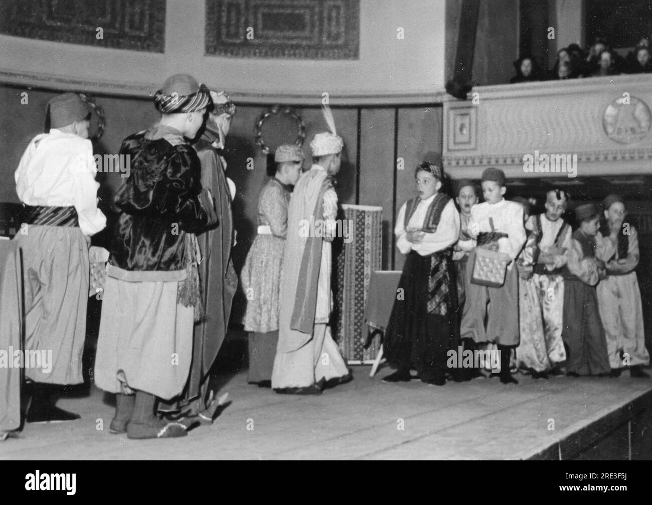 1950s children choir Black and White Stock Photos & Images - Alamy