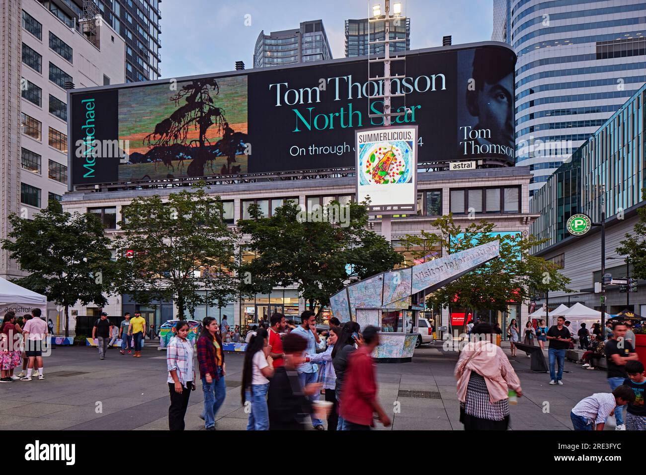 Yonge Dundas Square Toronto Stock Photo - Alamy