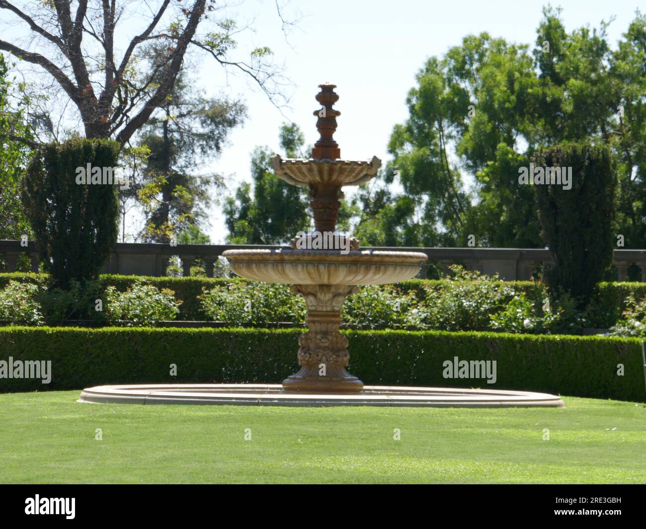 Beverly Hills, California, USA 28th August 2021 Fountain at Greystone ...