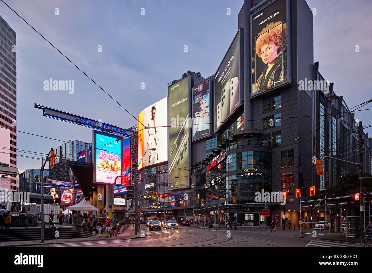 Yonge Dundas Square Toronto Stock Photo - Alamy