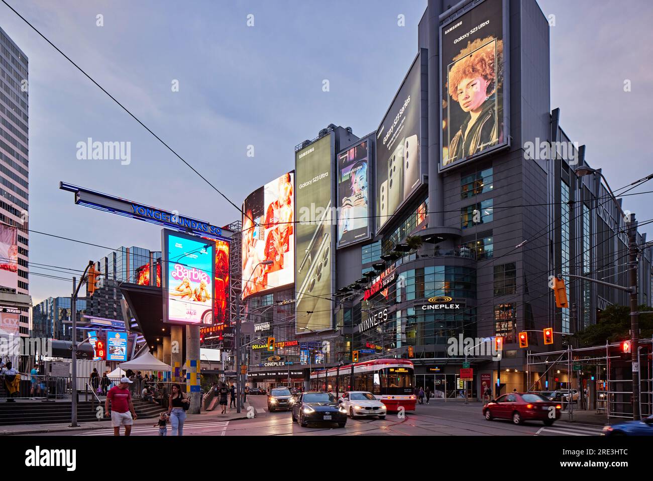 Yonge Dundas Square Toronto Stock Photo - Alamy