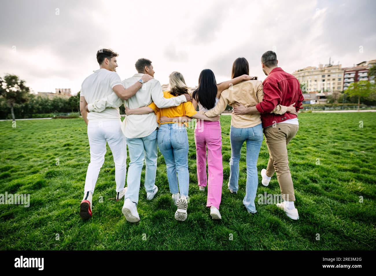 Diversity teenagers friends friendship team hi-res stock photography ...