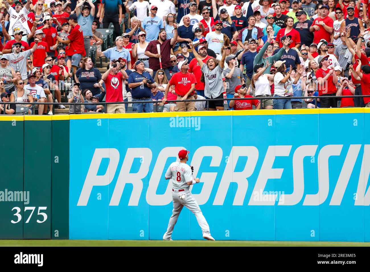 Crowd cheer hi-res stock photography and images - Alamy