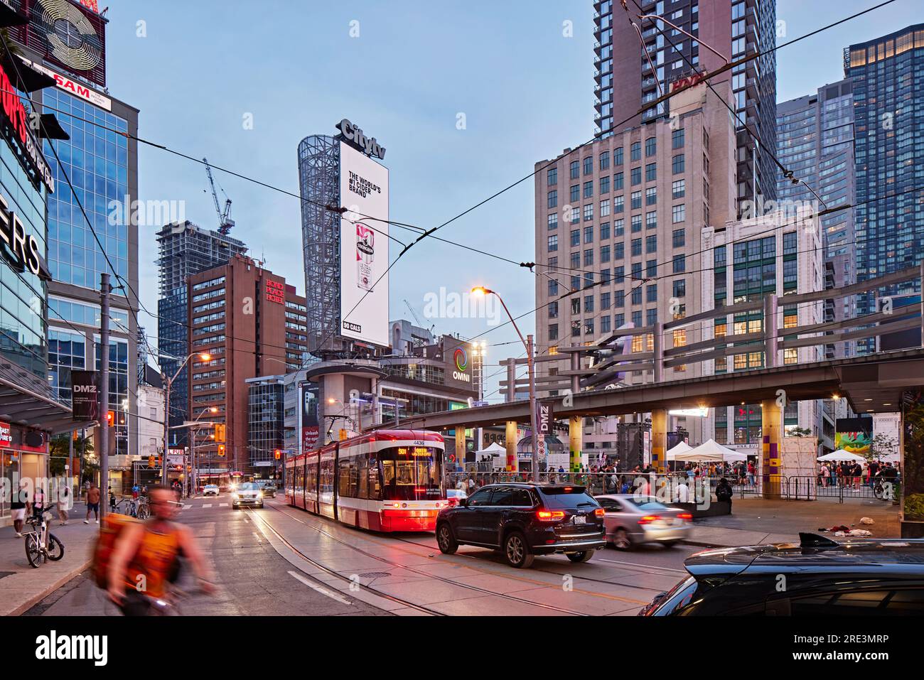 Yonge Dundas Square Toronto Stock Photo - Alamy