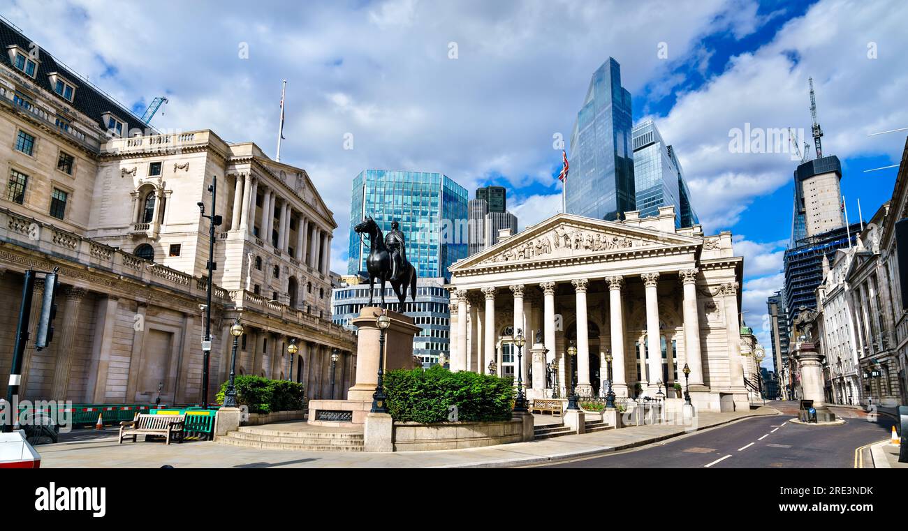 City of London with Royal Exchange and Wellington Statue at Bank ...