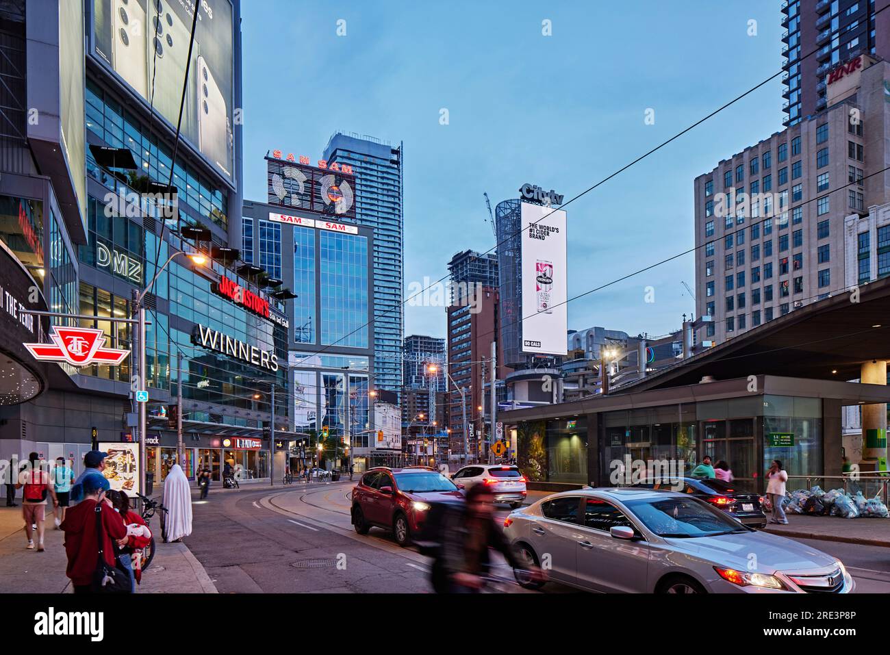Yonge Dundas Square Toronto Stock Photo - Alamy