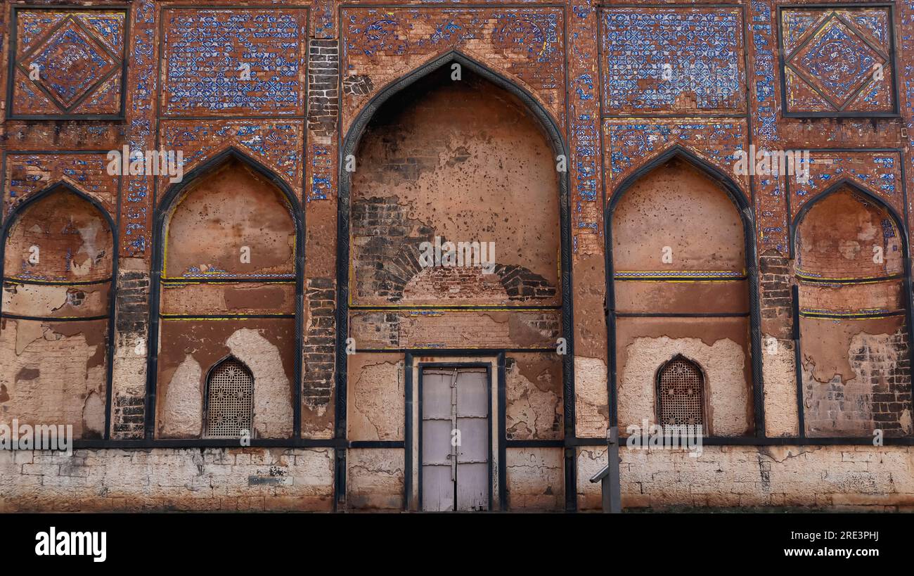 Indo Islamic Architecture on the Entrance of Tomb of Allaudin Shah II ...