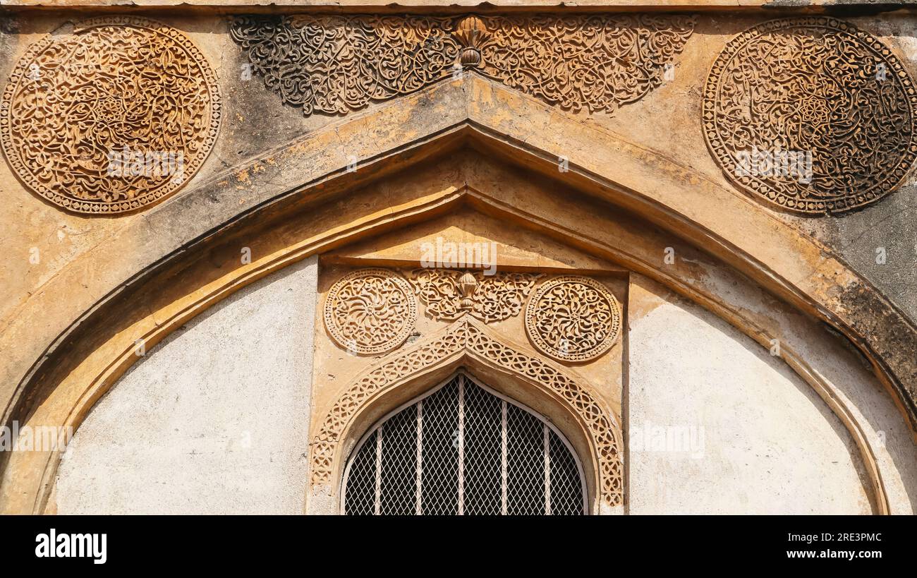 Islamic Carving on the Khalil Ullah Kirmani Tomb, Bahmani Tomb, Bidar ...