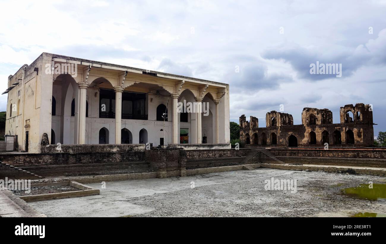 Mughal prayer hall hi-res stock photography and images - Alamy