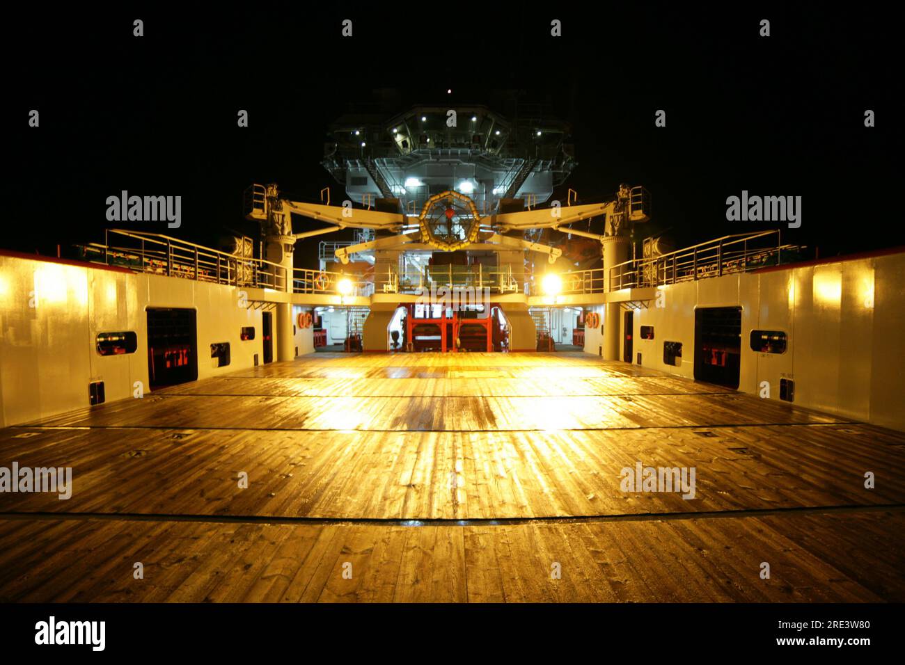 Anchor handling vessel hi-res stock photography and images - Alamy