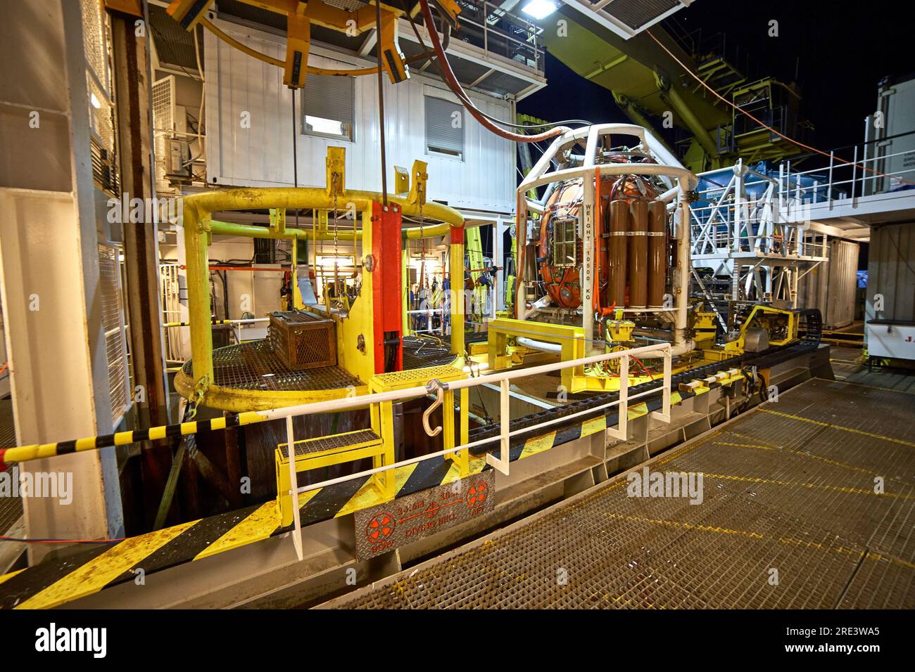 Saturation diving bell hi-res stock photography and images - Alamy