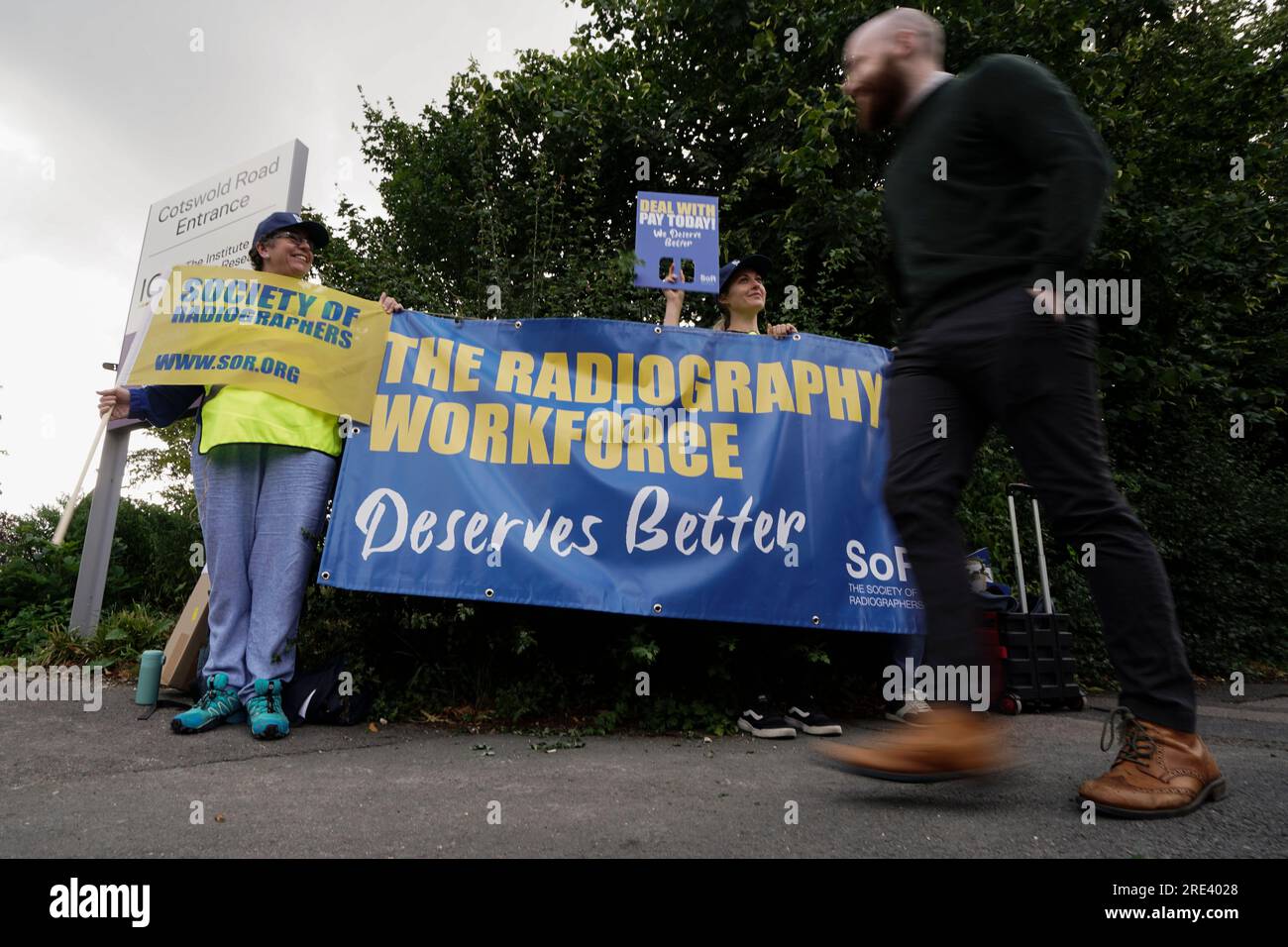 Members of the Society of Radiographers (SoR) on the picket line ...