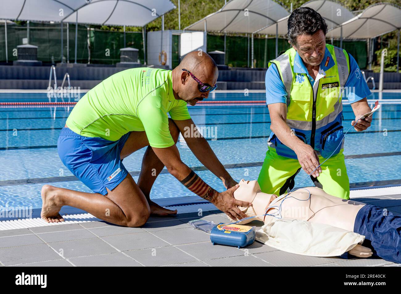 Members of SUMMA 112 perform a rescue and cardiopulmonary resuscitation ...
