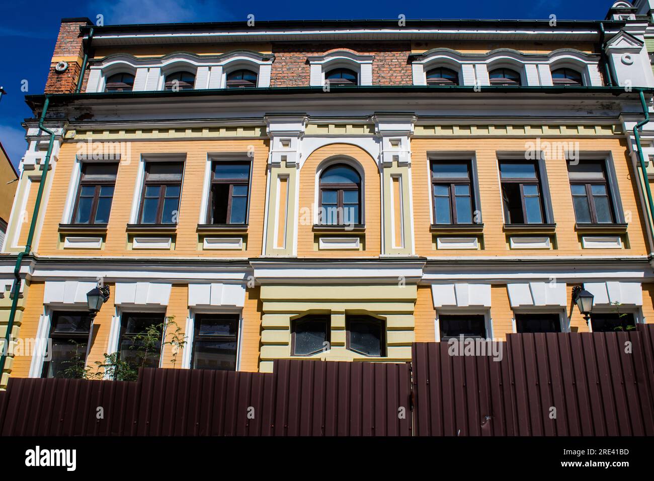 Facade of building in Kiev Vozdvizhenka, The Oligarch's Ghost Town ...