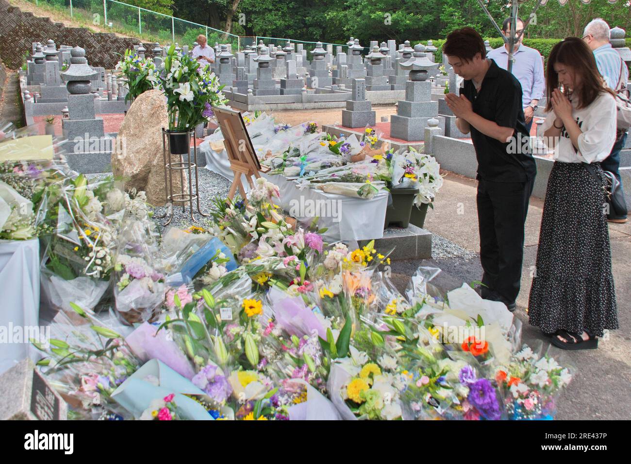 Peoples offer flowers and pray during the 1st anniversary of late ...