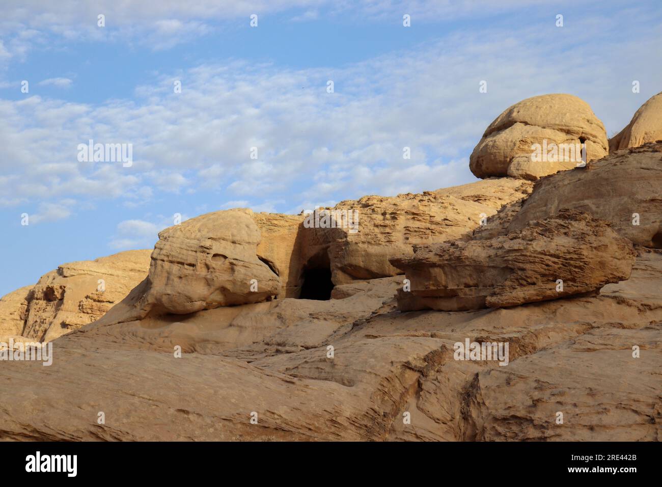 Petra, Jordan : Amazing rock formations (The Nabateans city) stones ...