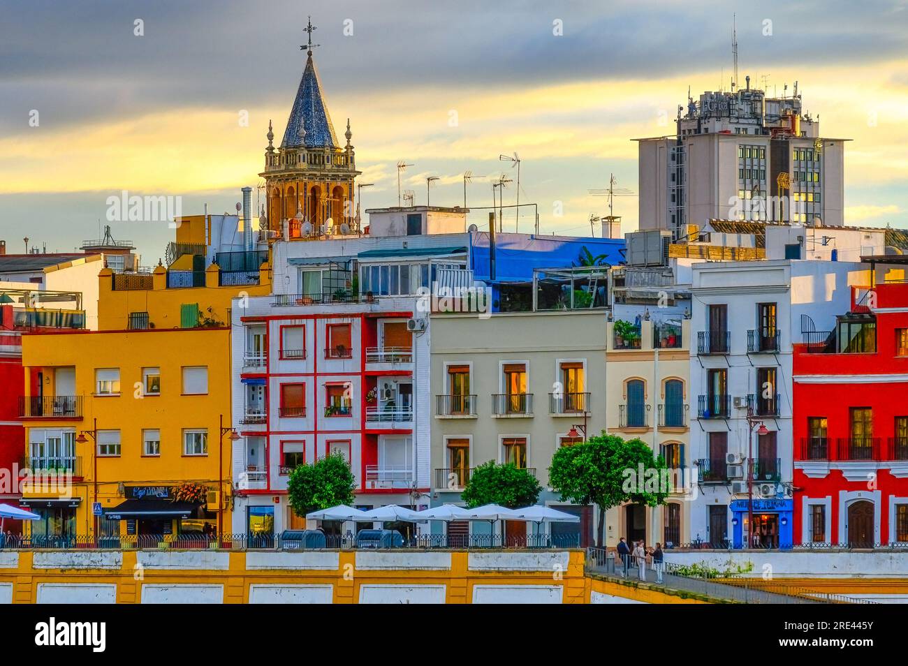 Waterfront cityscape hi-res stock photography and images - Alamy