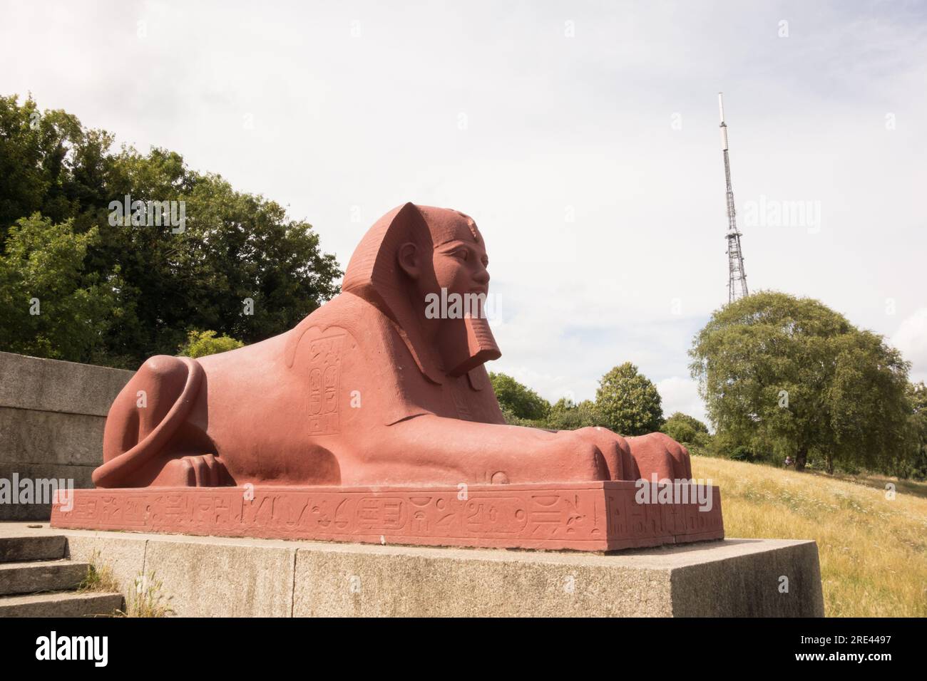 Egyptian sphinx statue hi-res stock photography and images - Alamy
