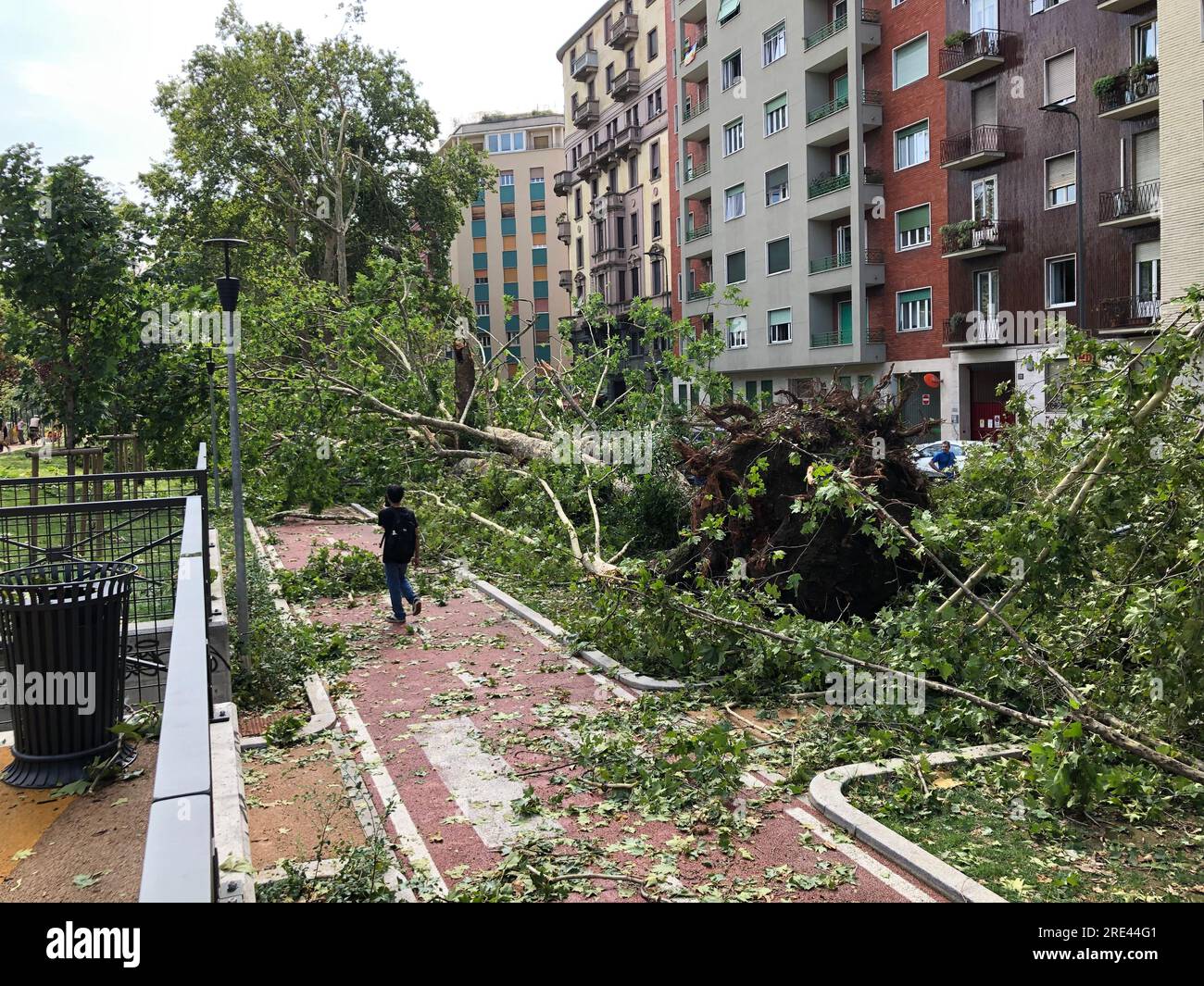 Macchine distrutte hi-res stock photography and images - Alamy