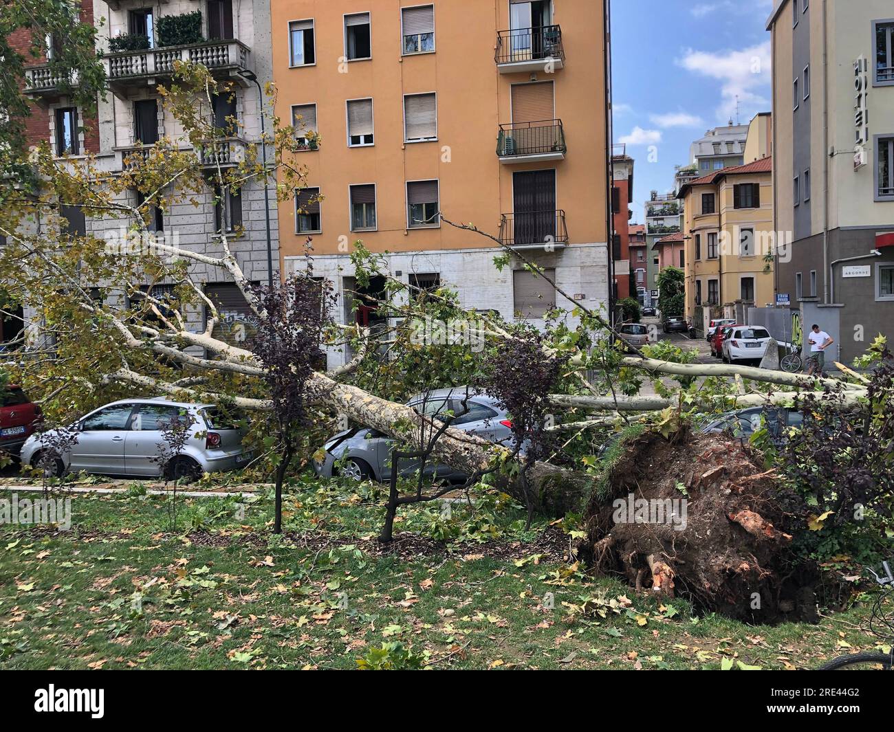 Macchine distrutte hi-res stock photography and images - Alamy