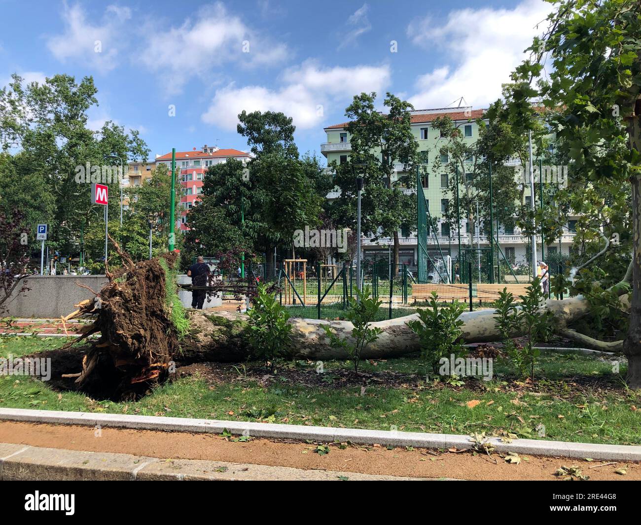 Macchine distrutte hi-res stock photography and images - Alamy