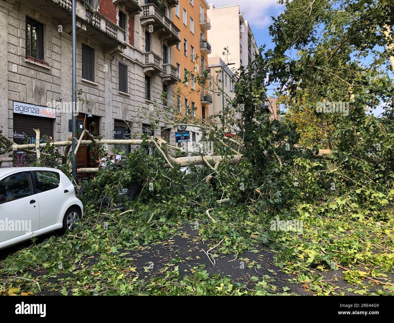 Macchine distrutte hi-res stock photography and images - Alamy