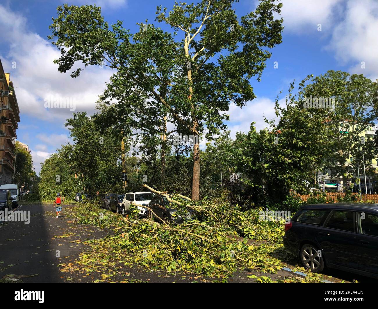 Macchine distrutte hi-res stock photography and images - Alamy