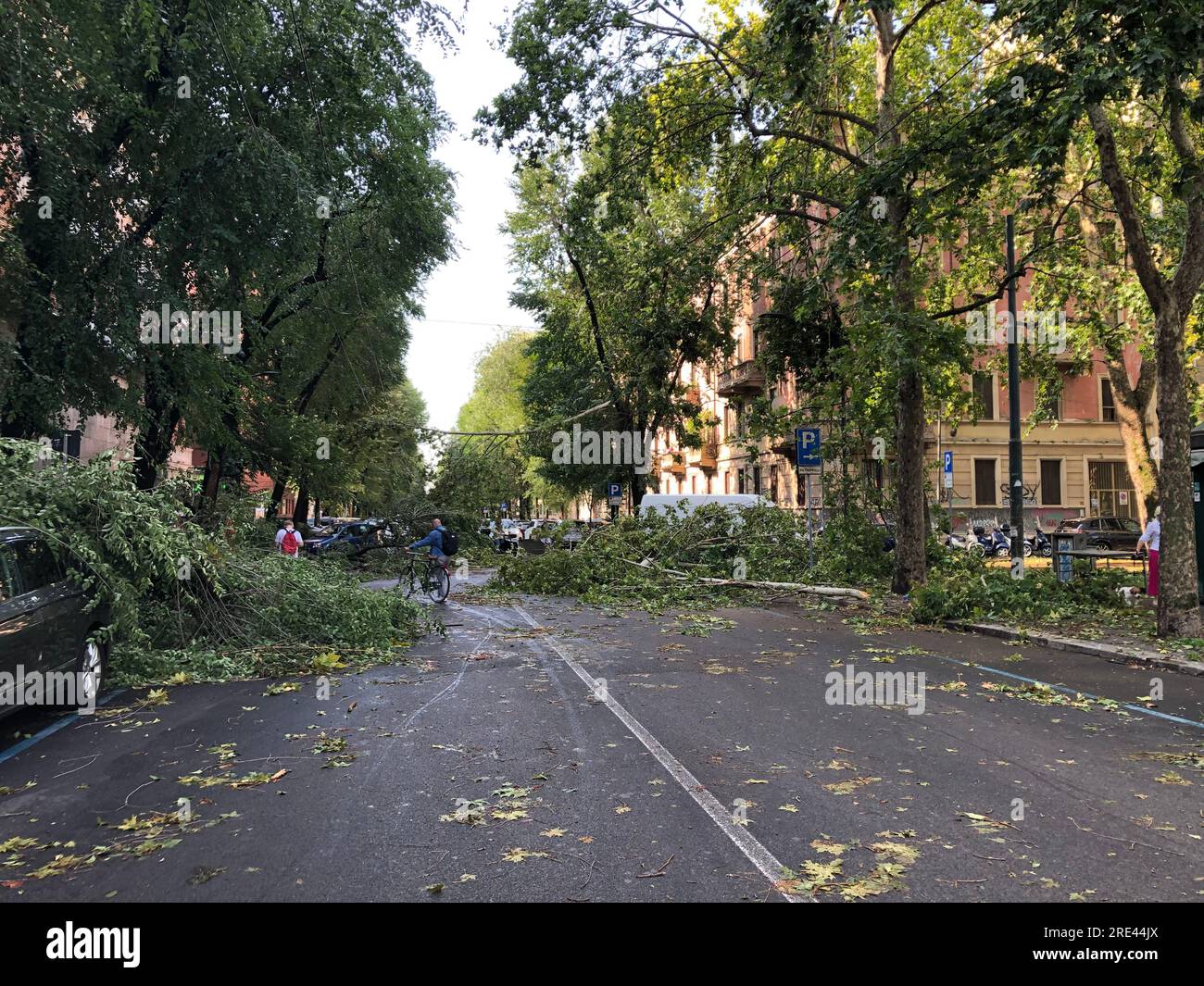 Macchine distrutte hi-res stock photography and images - Alamy