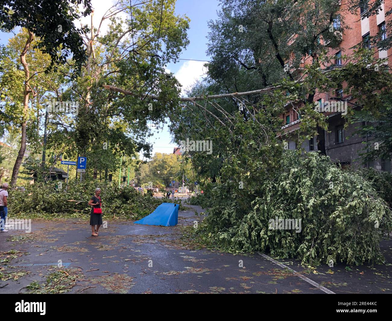 Macchine distrutte hi-res stock photography and images - Alamy