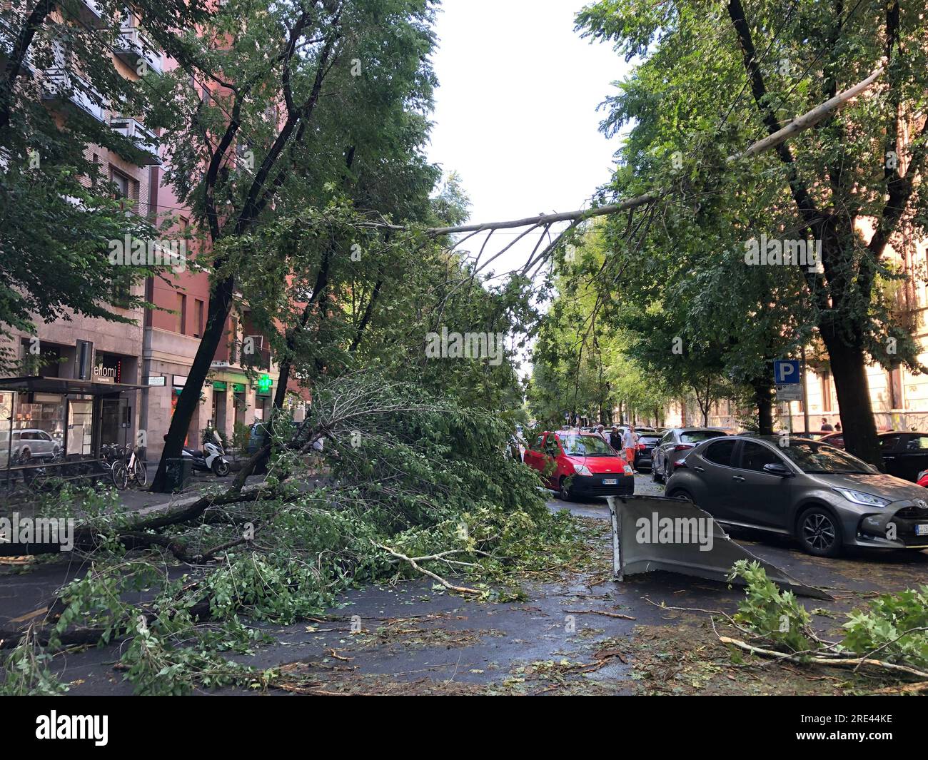 Macchine distrutte hi-res stock photography and images - Alamy