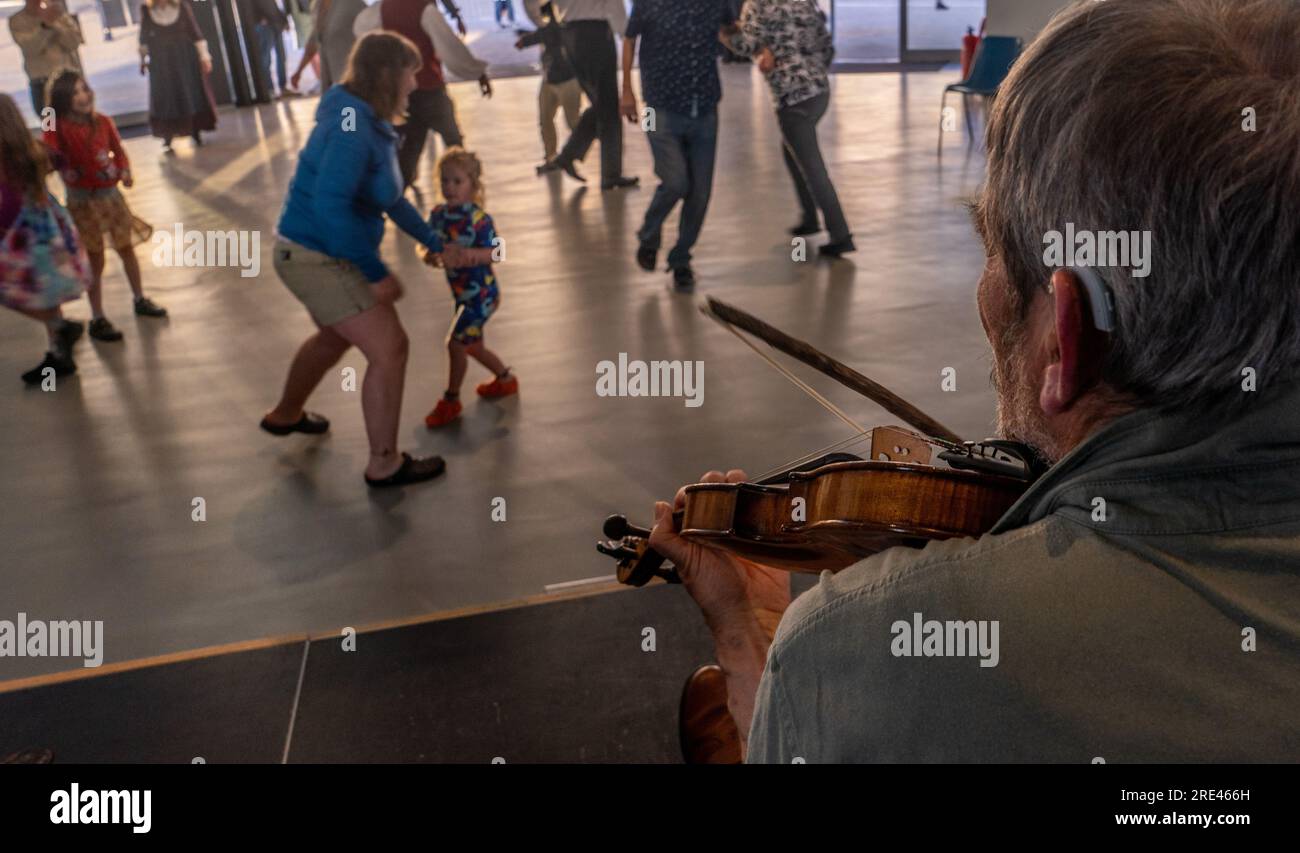 Welsh folk dance hi-res stock photography and images - Alamy
