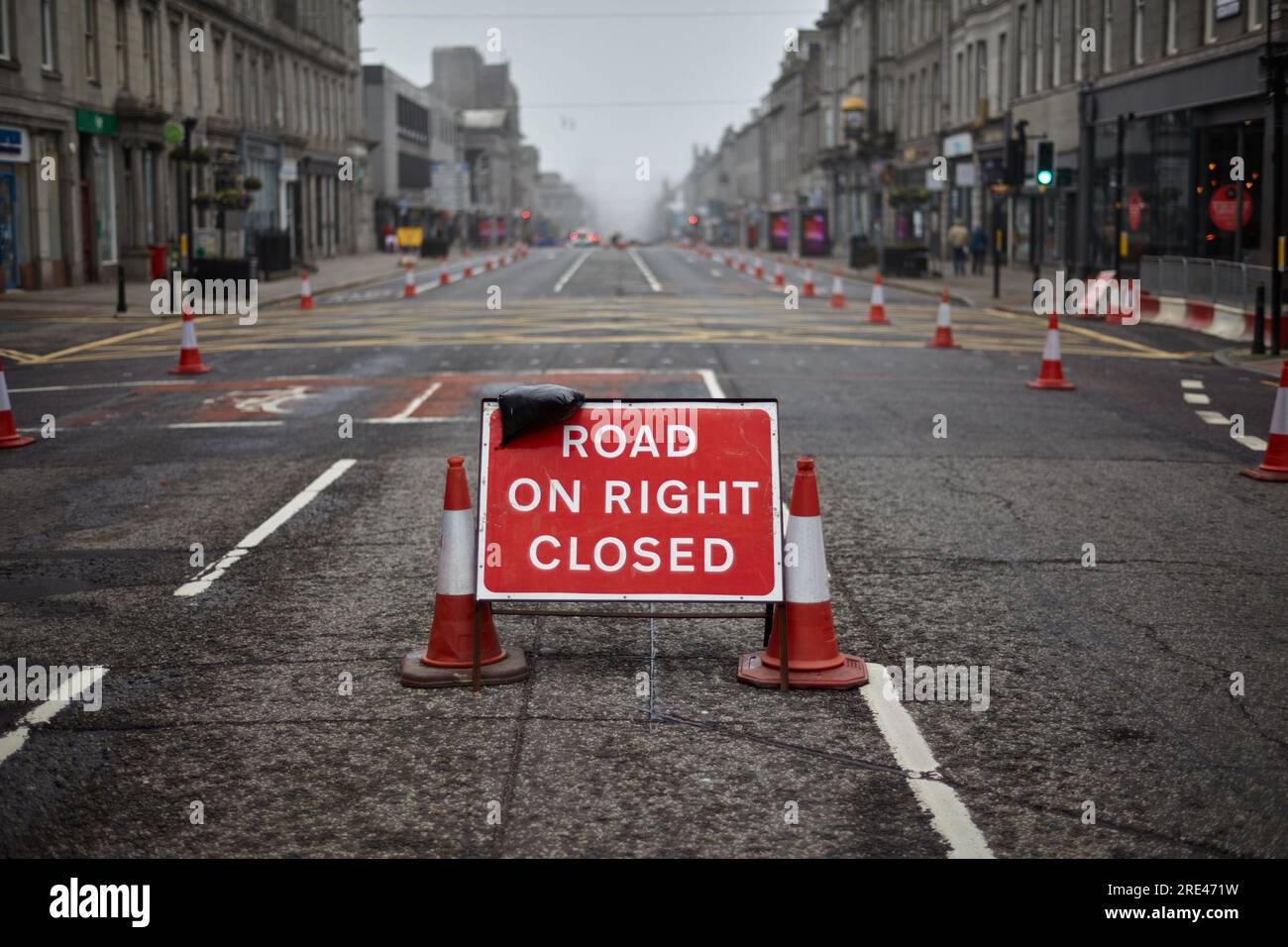 Road closed sign on main street in the city Stock Photo - Alamy