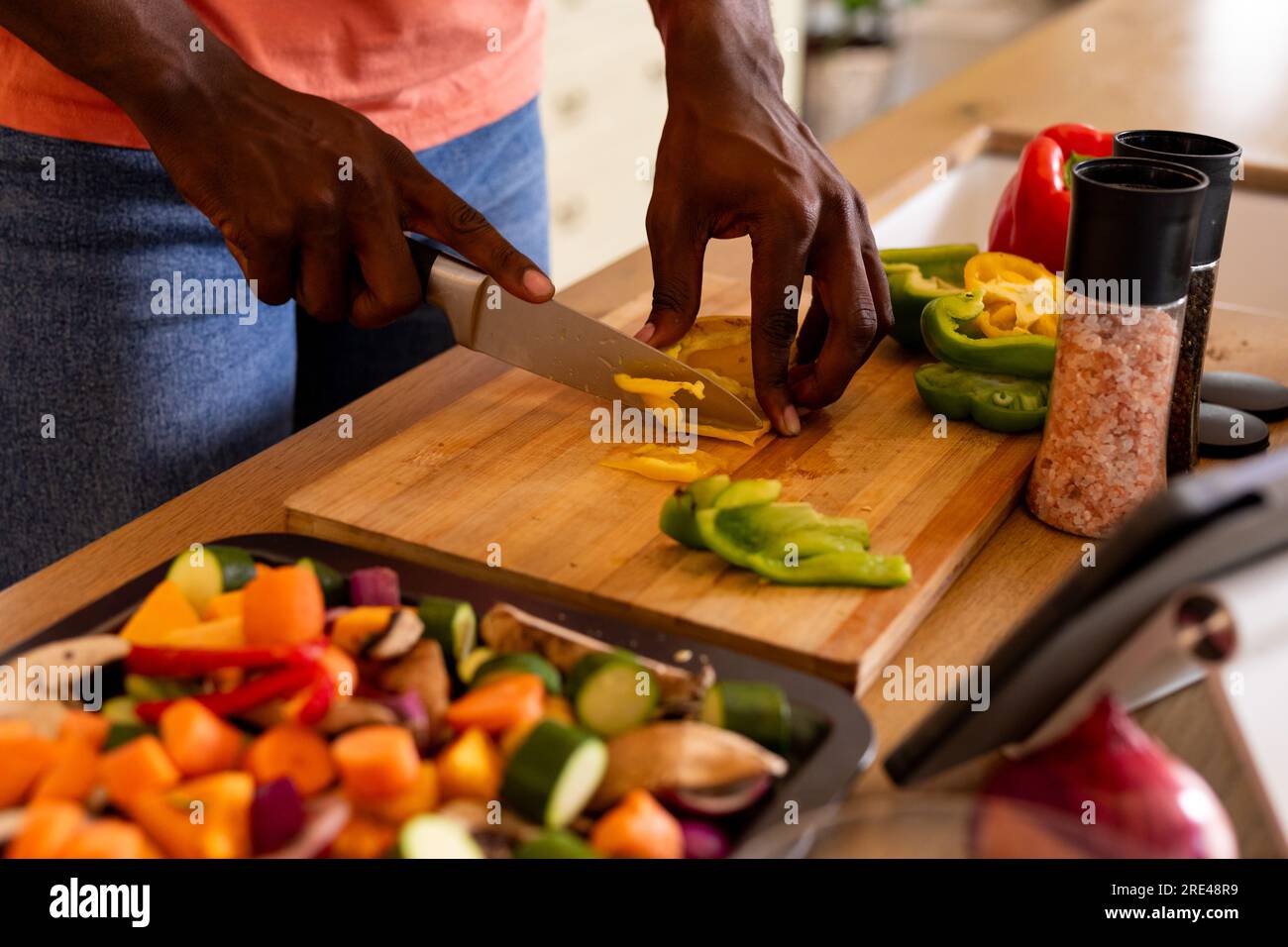 Tablet kitchen hands man hi-res stock photography and images - Alamy