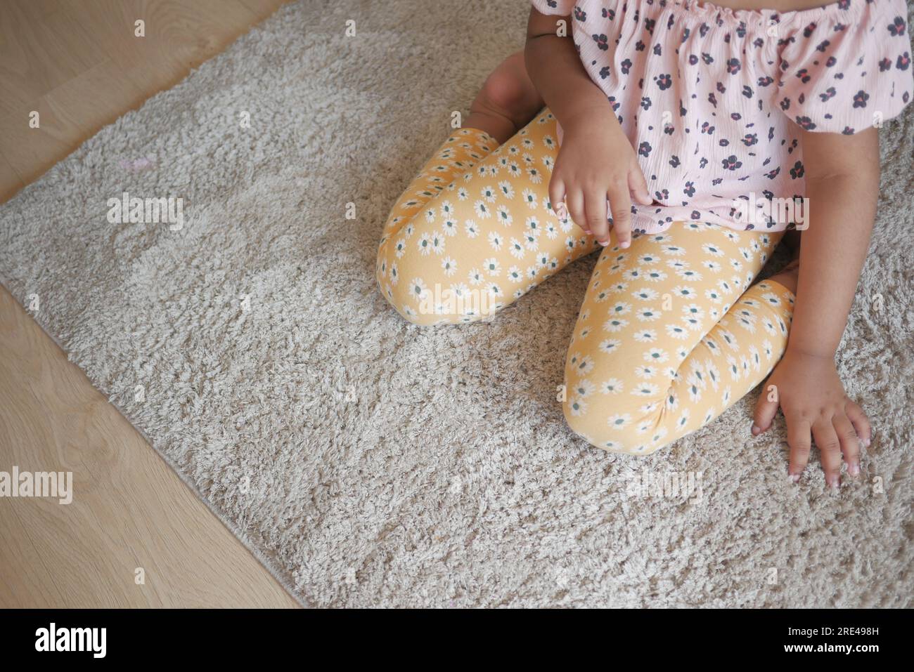 child sitting W posture on the floor Stock Photo - Alamy