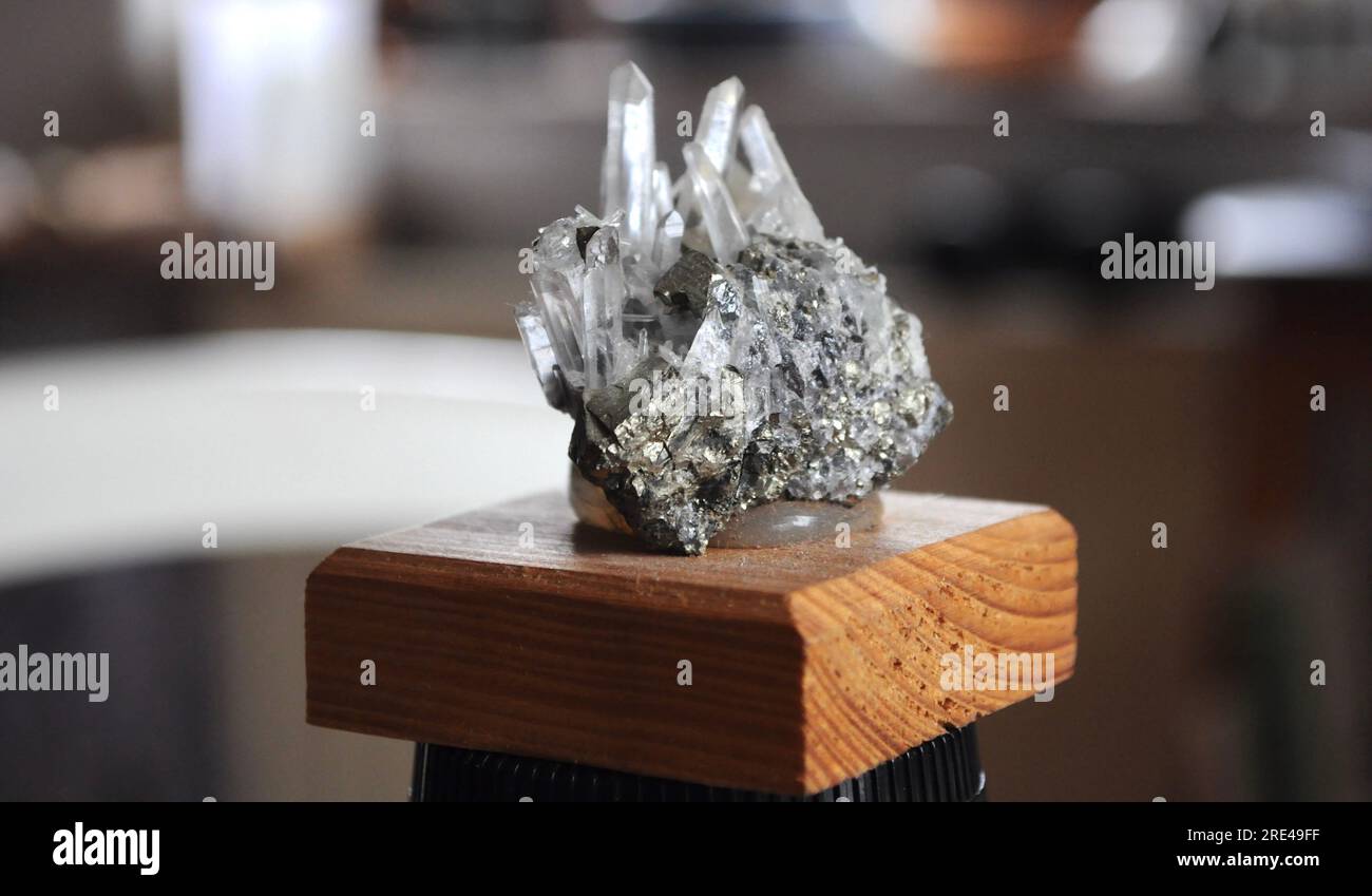 Crystal stone hi-res stock photography and images - Alamy