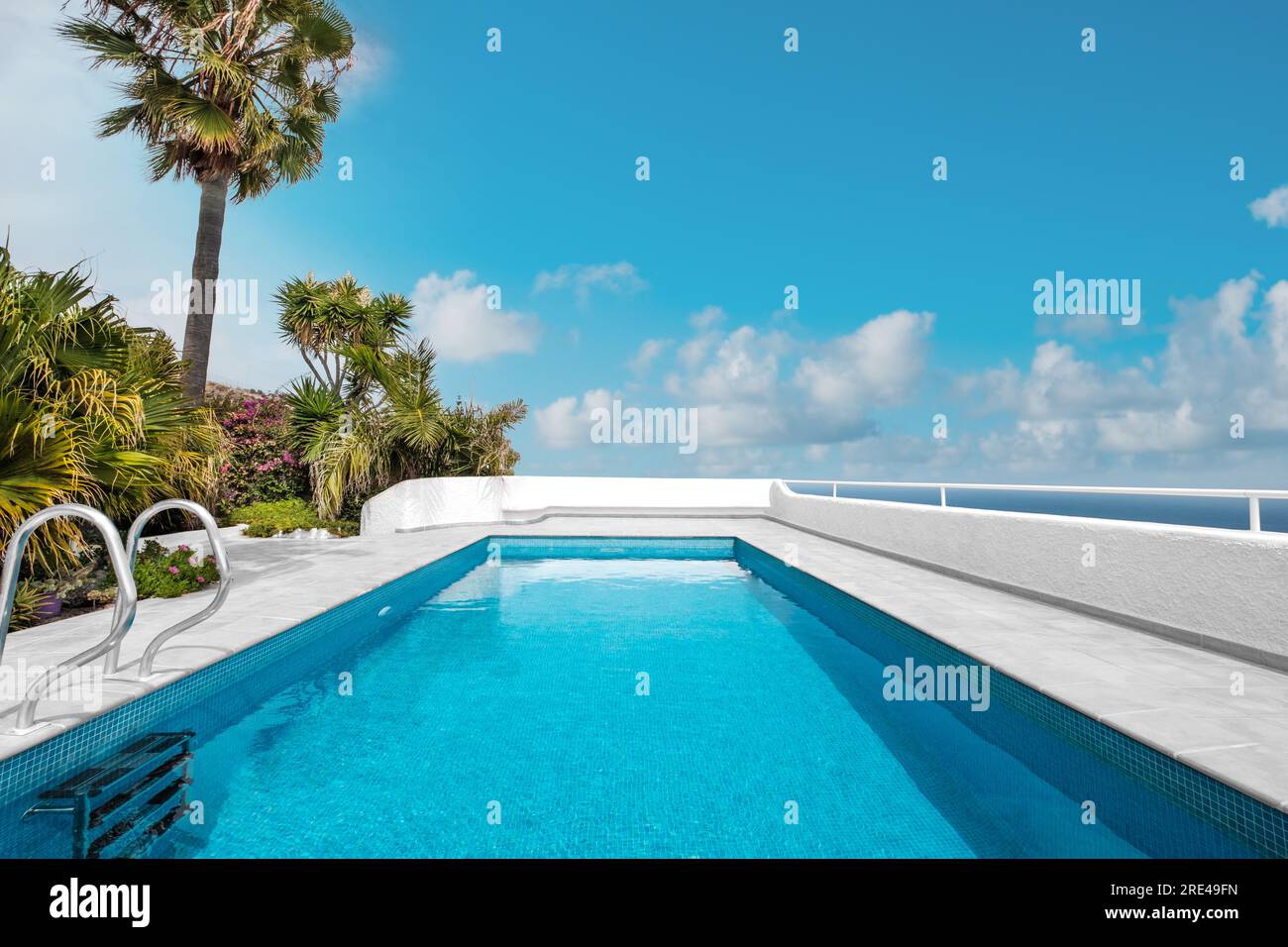 Luxury mansion villa private swimming hi-res stock photography and ...