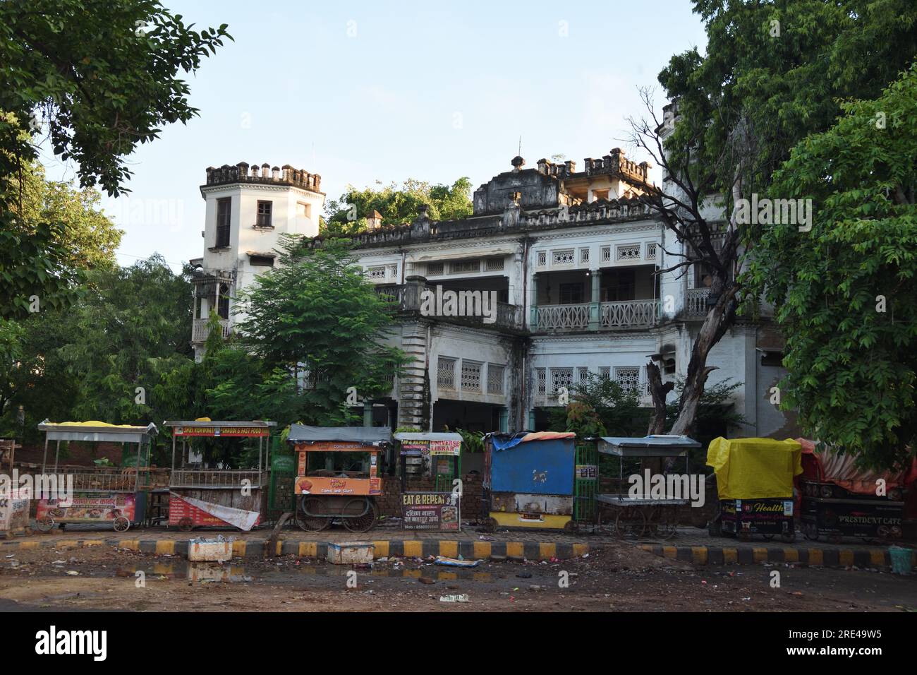 Unidentified British era building. Civil Lines, Prayagraj (Allahabad ...